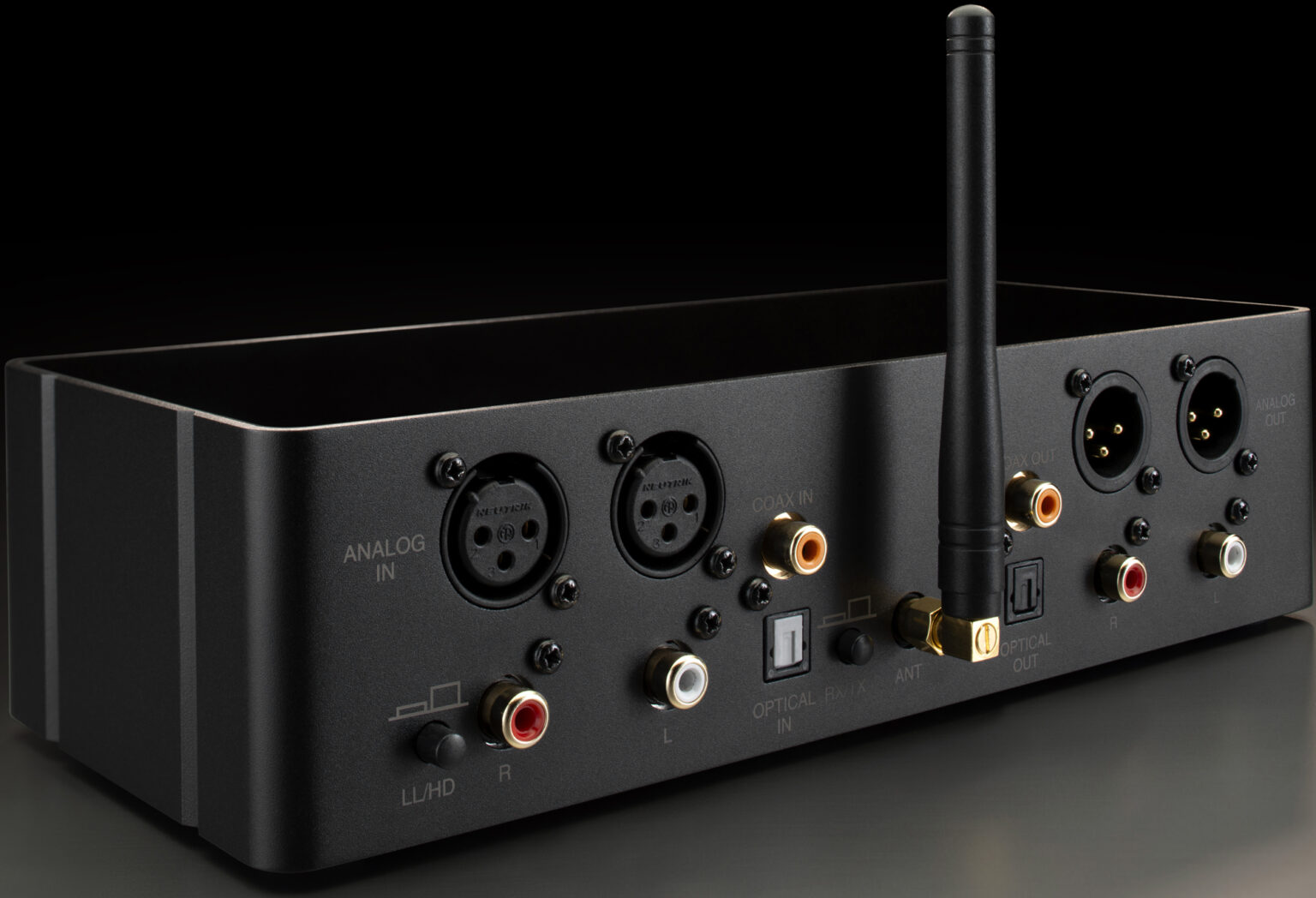 McIntosh announces MB20 Bluetooth Transceiver - Dagogo